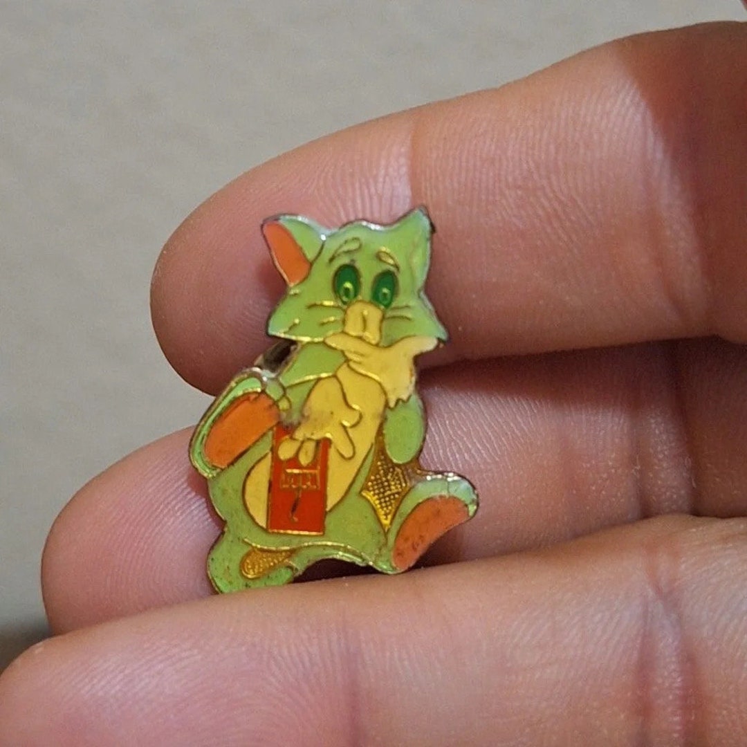 70s Tom From Tom & Jerry Paw in Mouse Trap Pin - Etsy