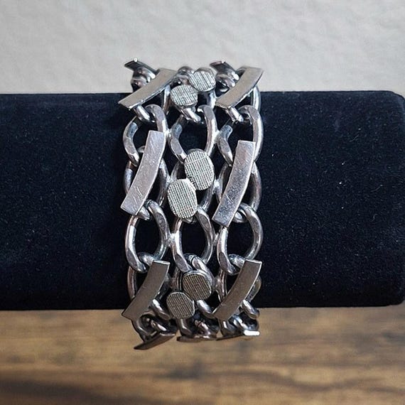 1960's Wide Chain Curved Textured Accent Bracelet - Gem
