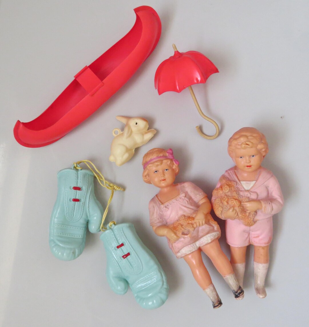 Vintage Celluloid Objects - Boxing Gloves, Canoe, Umbrella,, Schildkröt ...