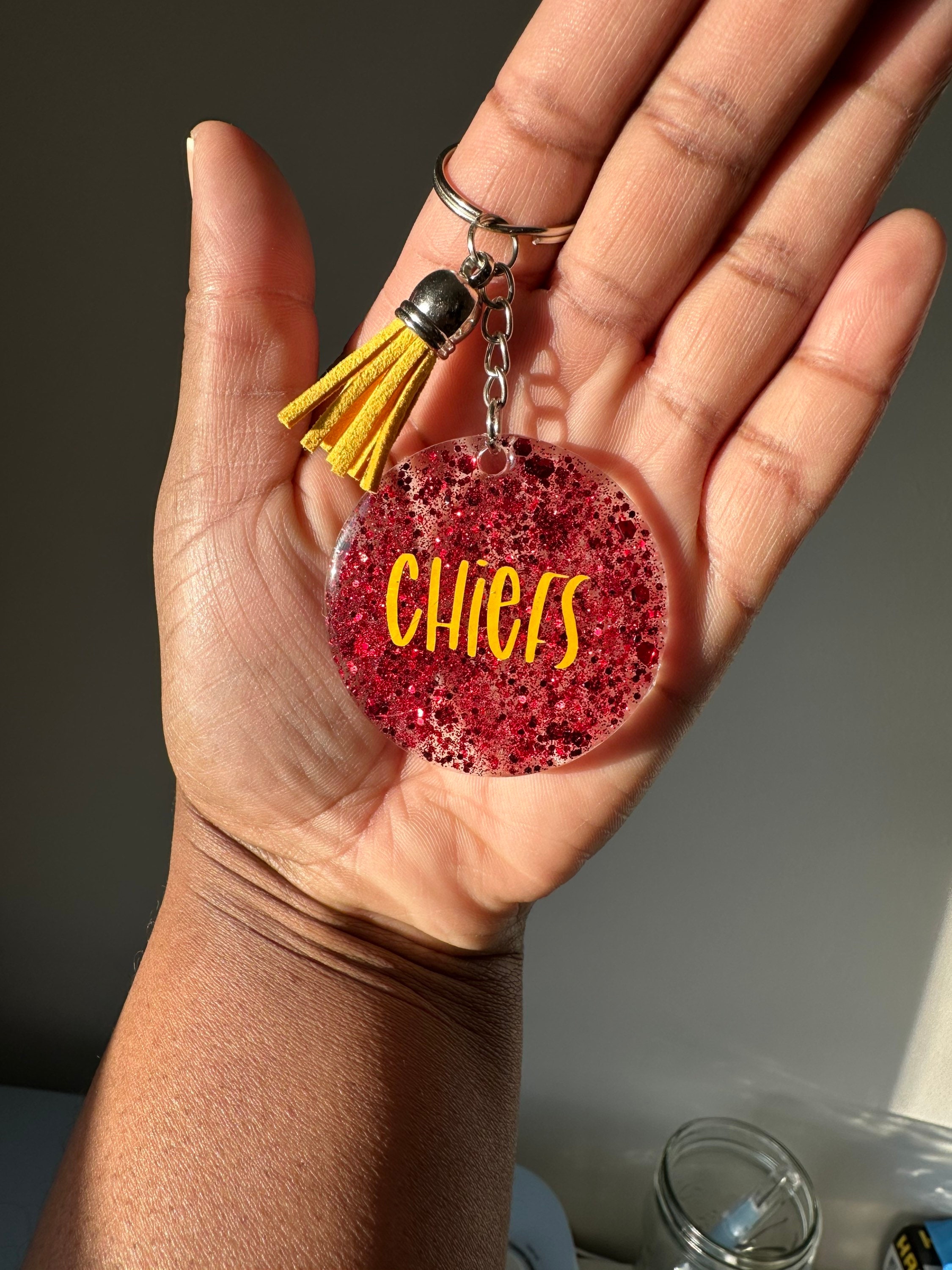 Kansas City Chiefs Glitter Keychain | Circle Keychain | Acrylic, Resin ...