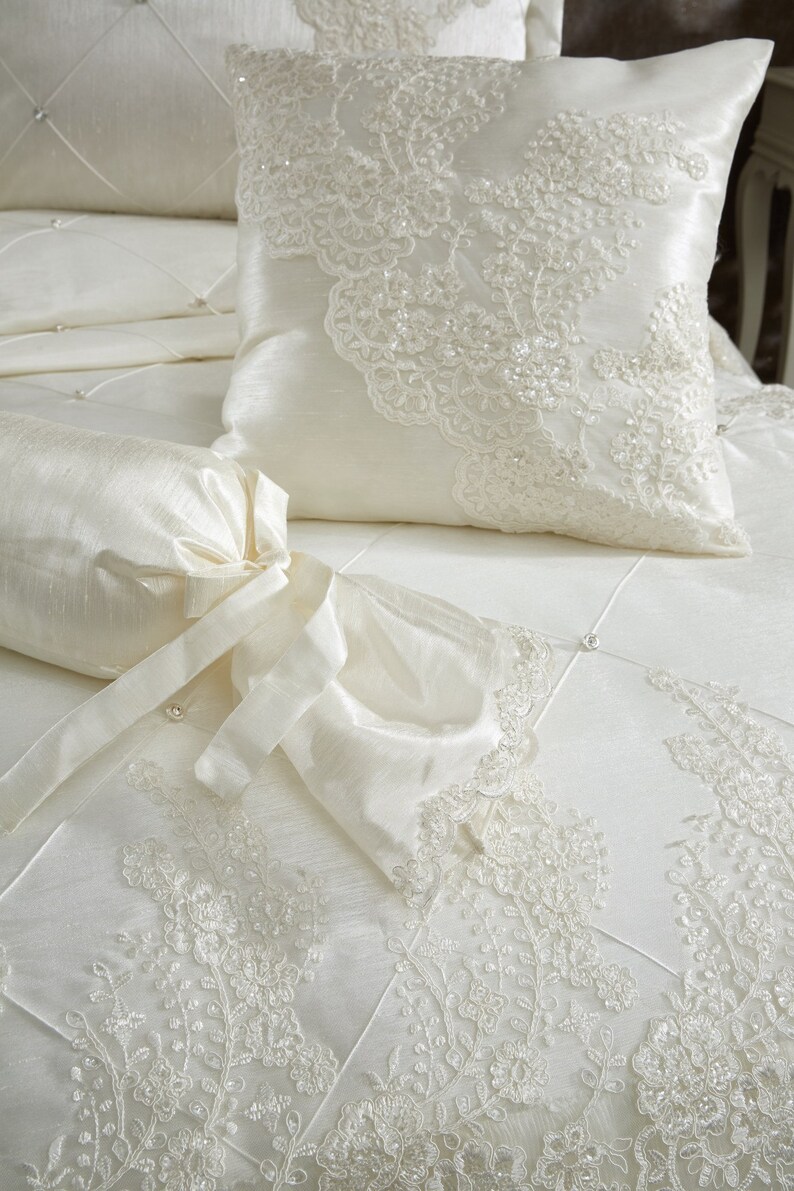 Luxury Lace Bedding Set 5 Pieces Modern New Bridal Set Perfect Bridal ...