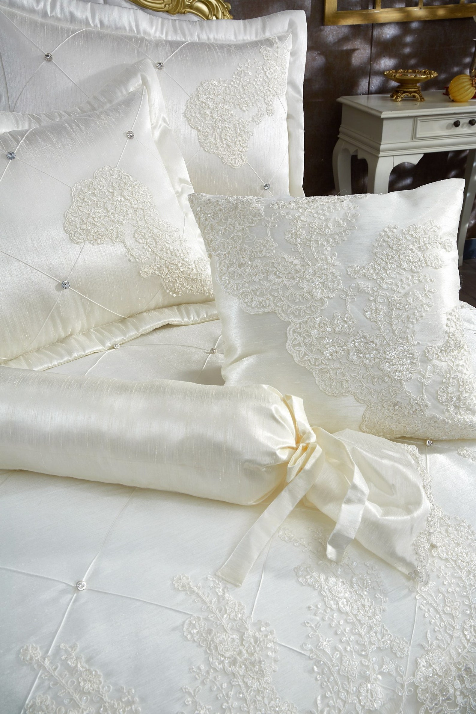 Luxury Lace Bedding Set 5 Pieces Modern New Bridal Set Perfect Bridal ...