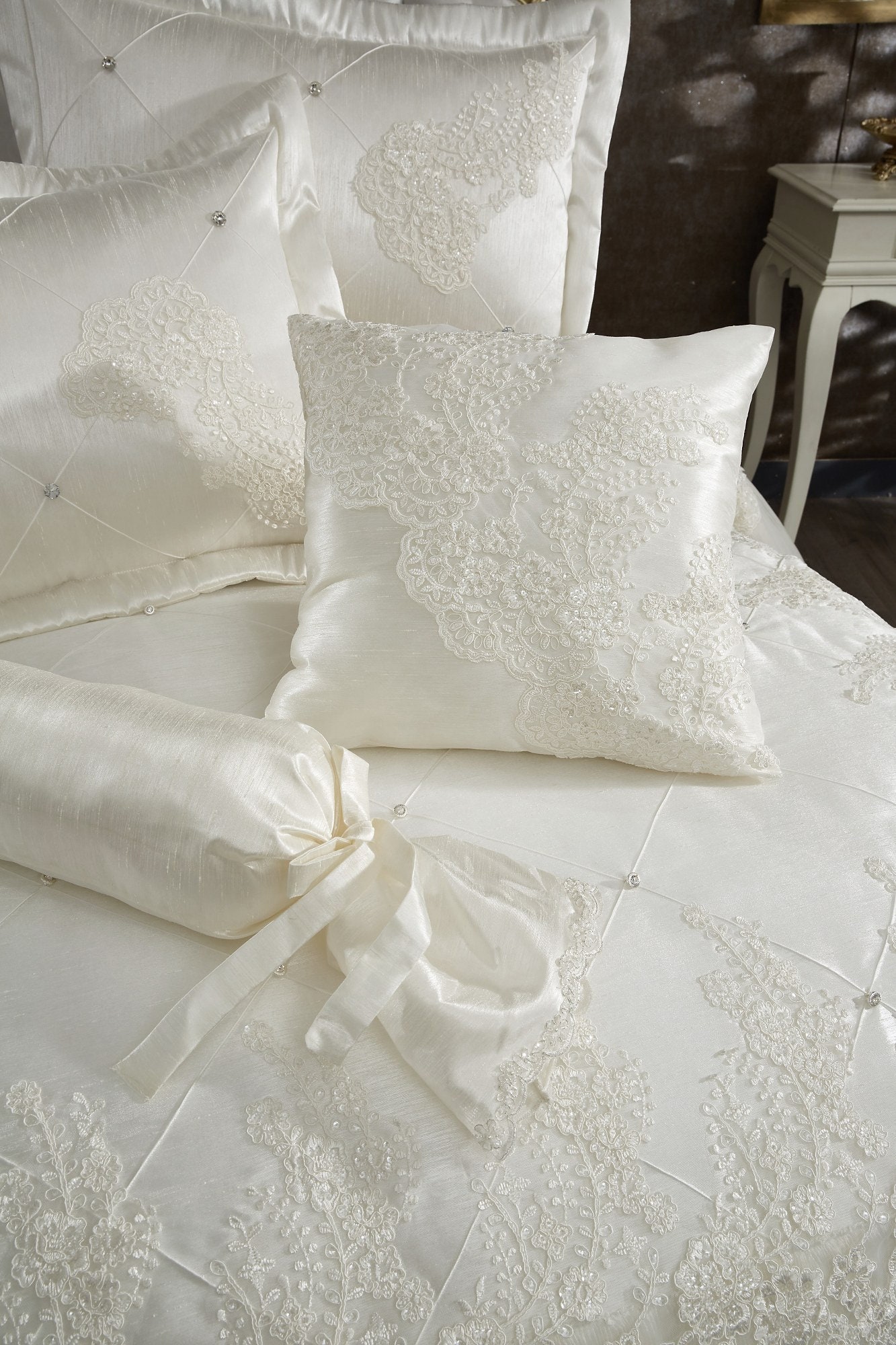 Luxury Lace Bedding Set 5 Pieces Modern New Bridal Set Perfect Bridal ...
