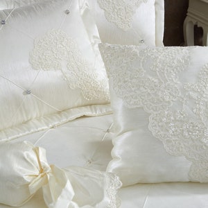 Luxury Lace Bedding Set 5 Pieces Modern New Bridal Set Perfect Bridal ...