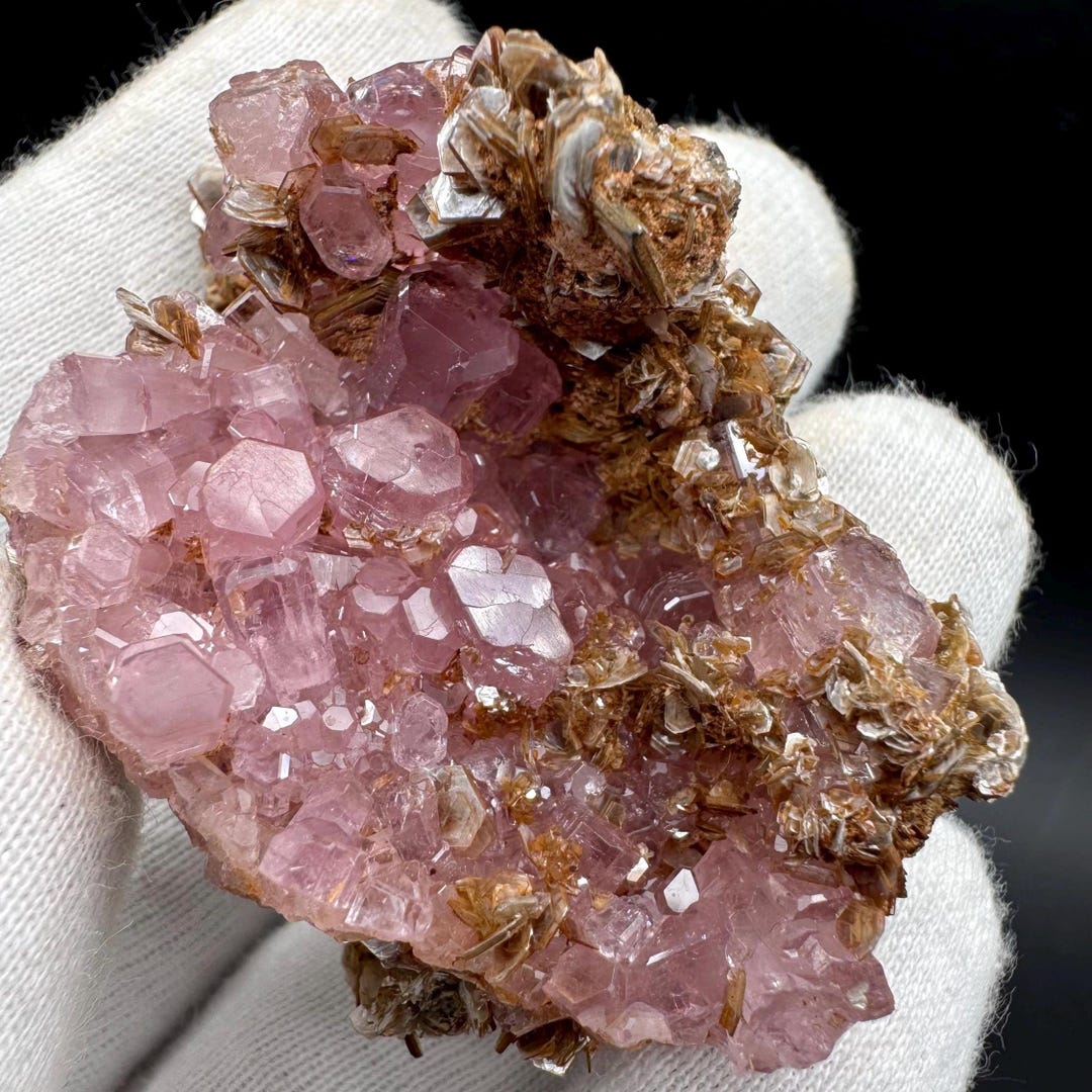 265 Carats Natural Beautiful Rare Pink Apatite Crystal Cave With ...