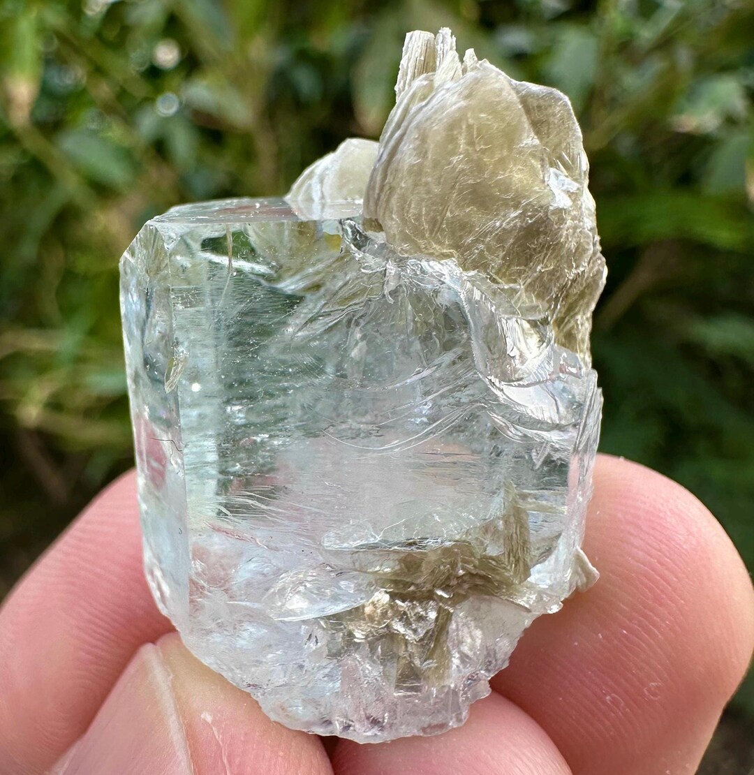 80 Carats Beautiful Transparent Aquamarine Crystal With Muscovite ...