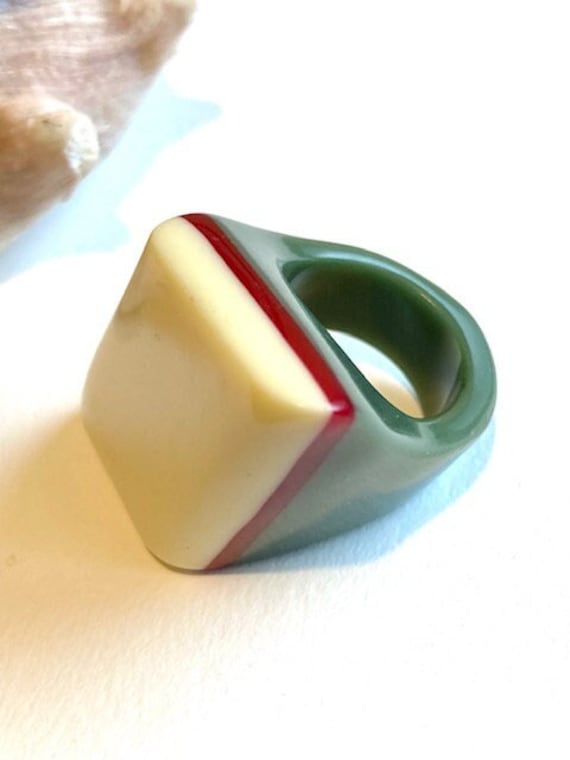 Vintage Pop Art Sobral Chunky tricolor expressive pla… - Gem