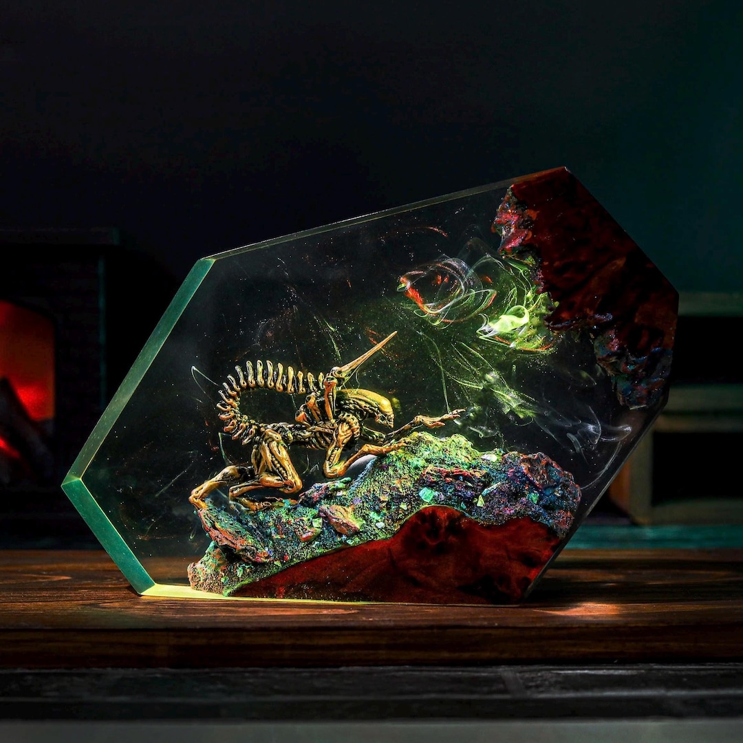 Xeno.morph Epoxy Lamp Alien Resin Lamp, Star War Resin Art Lamp, Unique ...