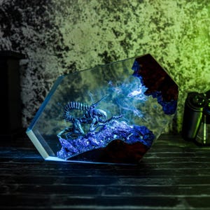 Xeno.morph Epoxy Lamp Alien Resin Lamp, Star War Resin Art Lamp, Unique ...