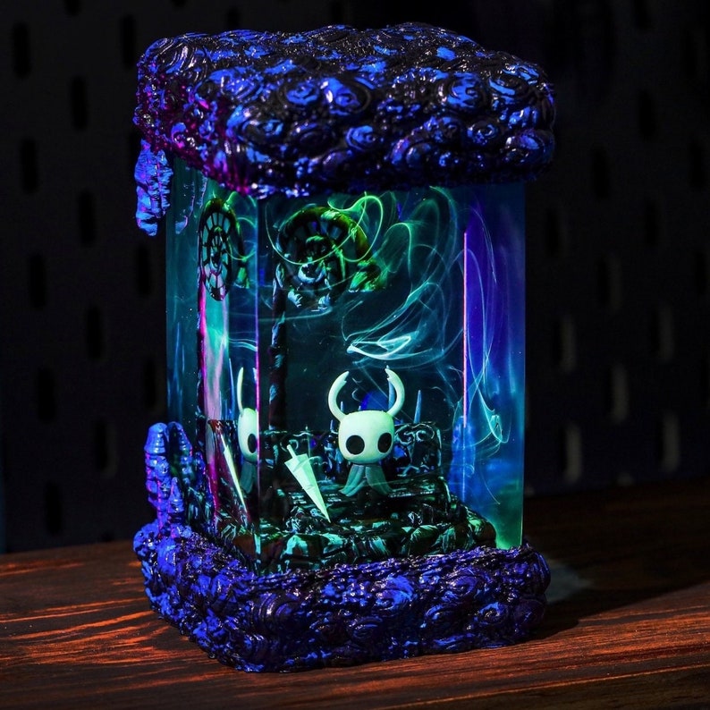 Unique Ho.llow K.nig.ht Epoxy Lamp Holl.ow Kn.ig.ht Diorama Resin Lamp ...