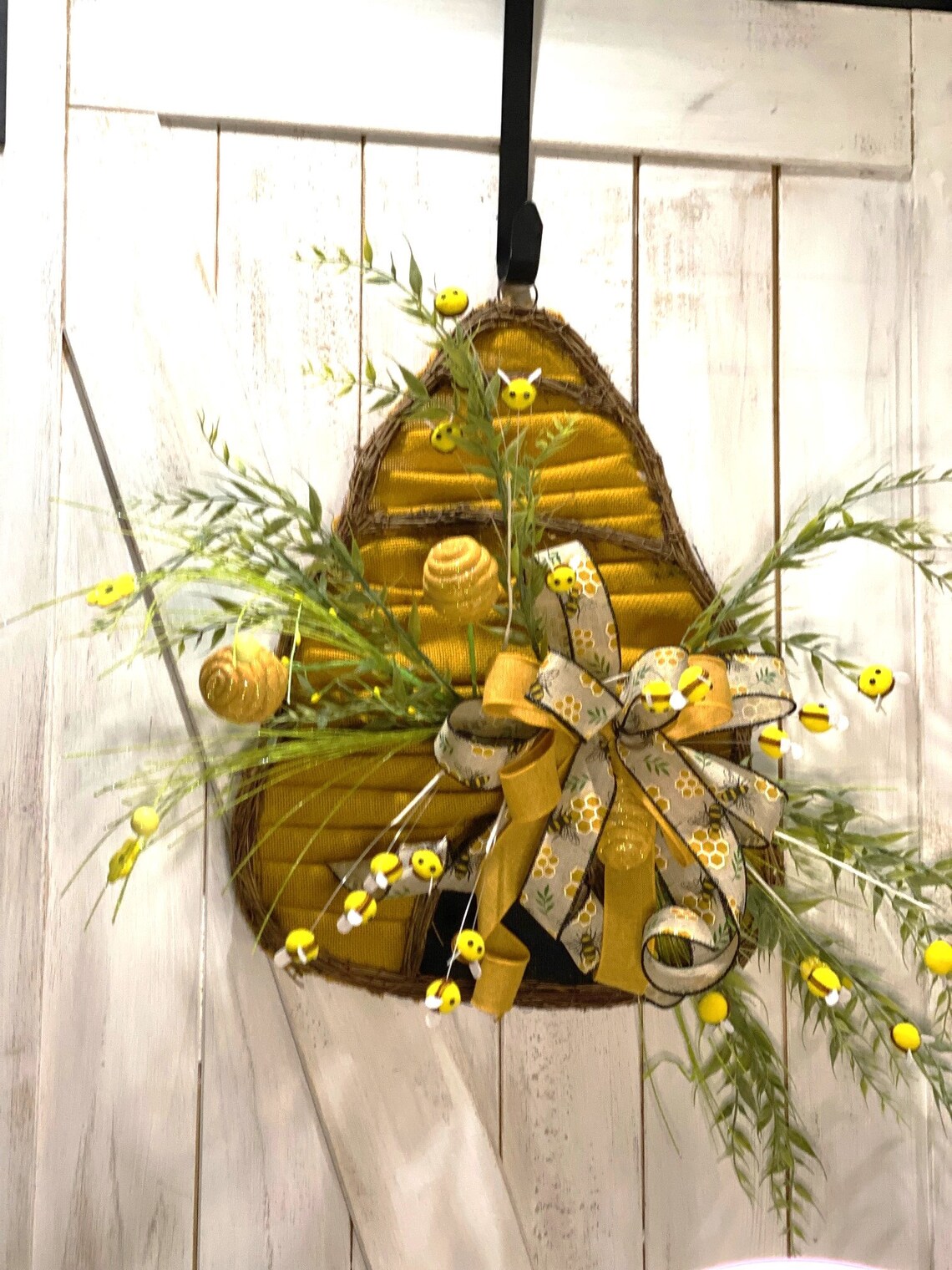 Bee Hive, Bee Colony, Buzzing Bees, Bee Decoration, Flying Bees, Spring ...