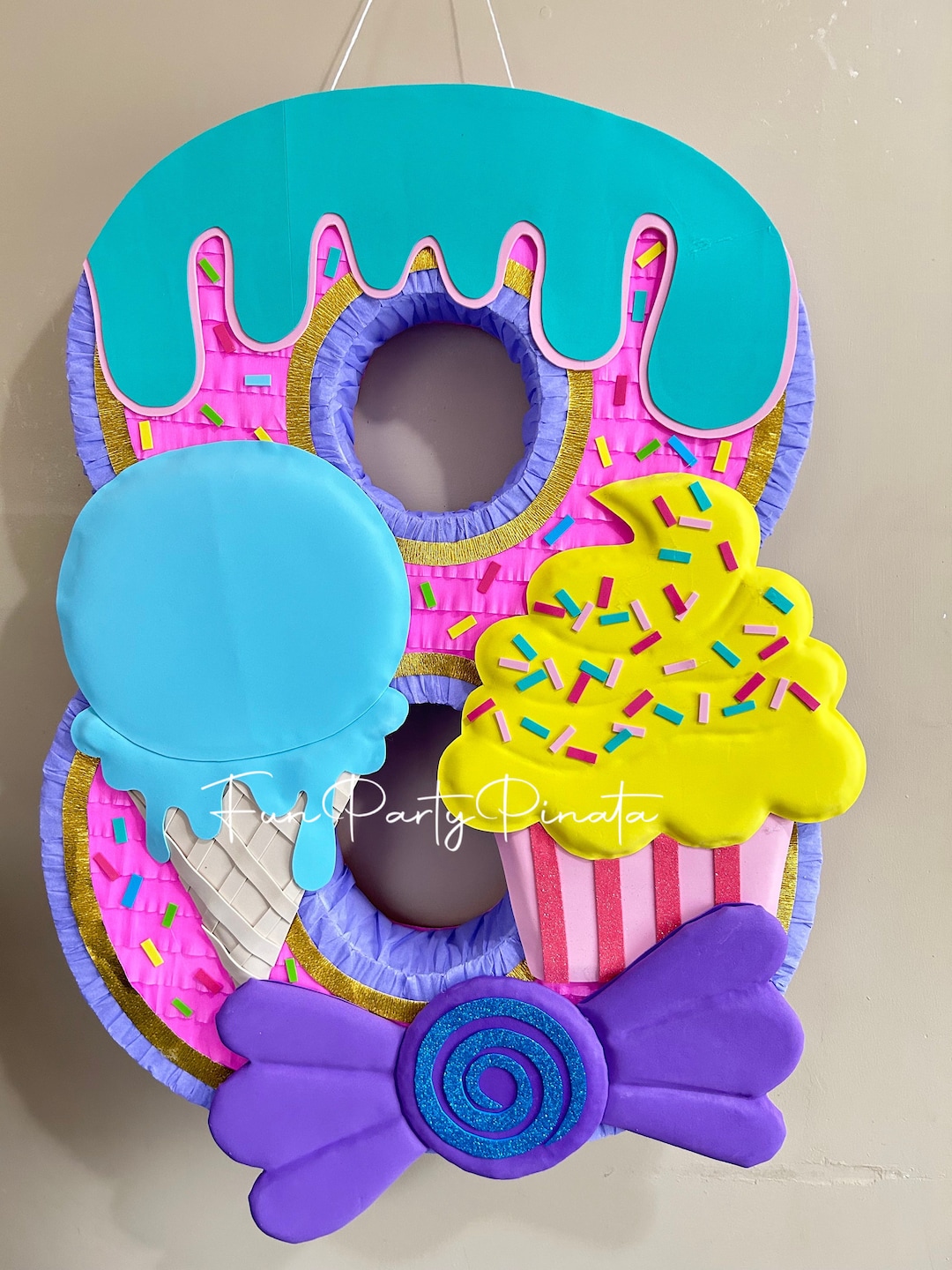 Hermosa Piñata De Postres Dulces Y Dulces Para La Fiesta De Cumpleaños ...