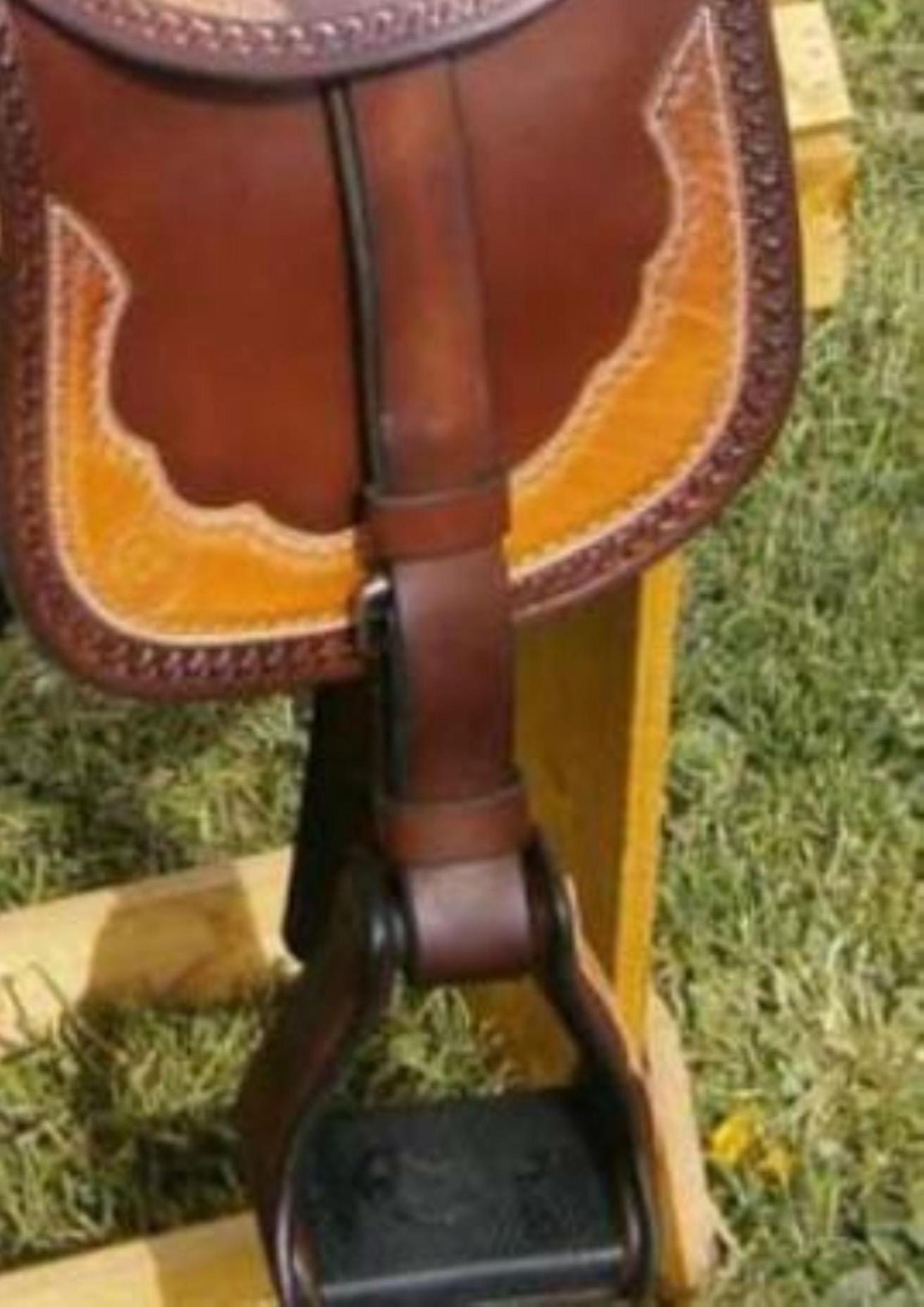 Endurance Saddle Eco Leather Saddle 16" Inch Colour Chestnut and Yellow ...