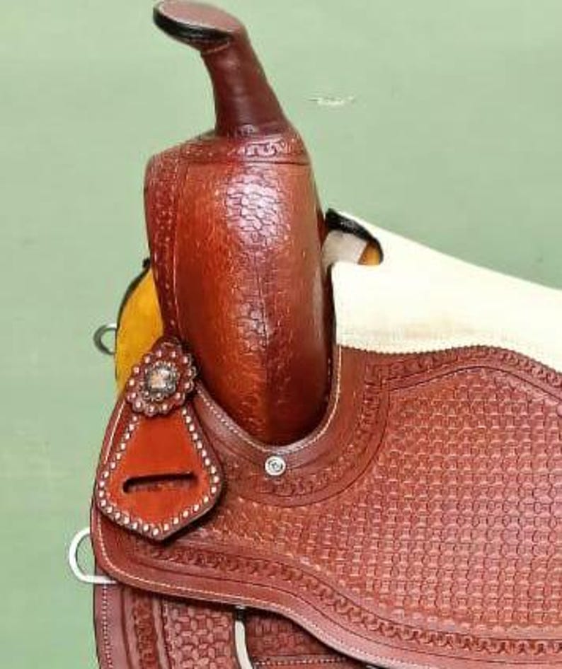 Western Barrel Saddle Natural Chestnut Black Commination Colour White ...