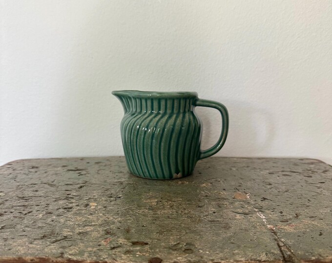 Vintage Green Unmarked Chunky Swirl Line Pitcher - Etsy