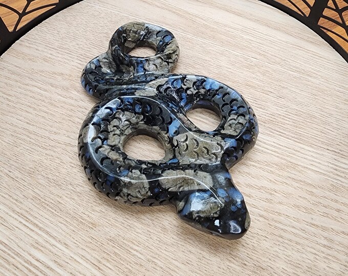 Blue Que Sera Snake | Coiled Crystal Serpent | Fun Life-like 3D ...