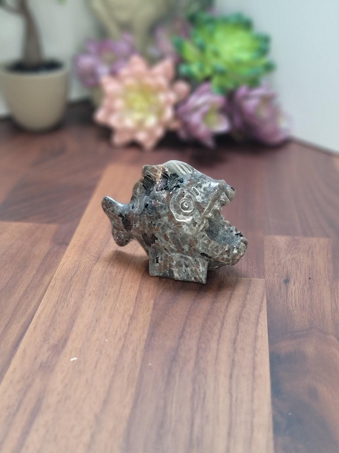 UV Reactive Yooperlite Piranha | Crystal Carving | Man-eater ...