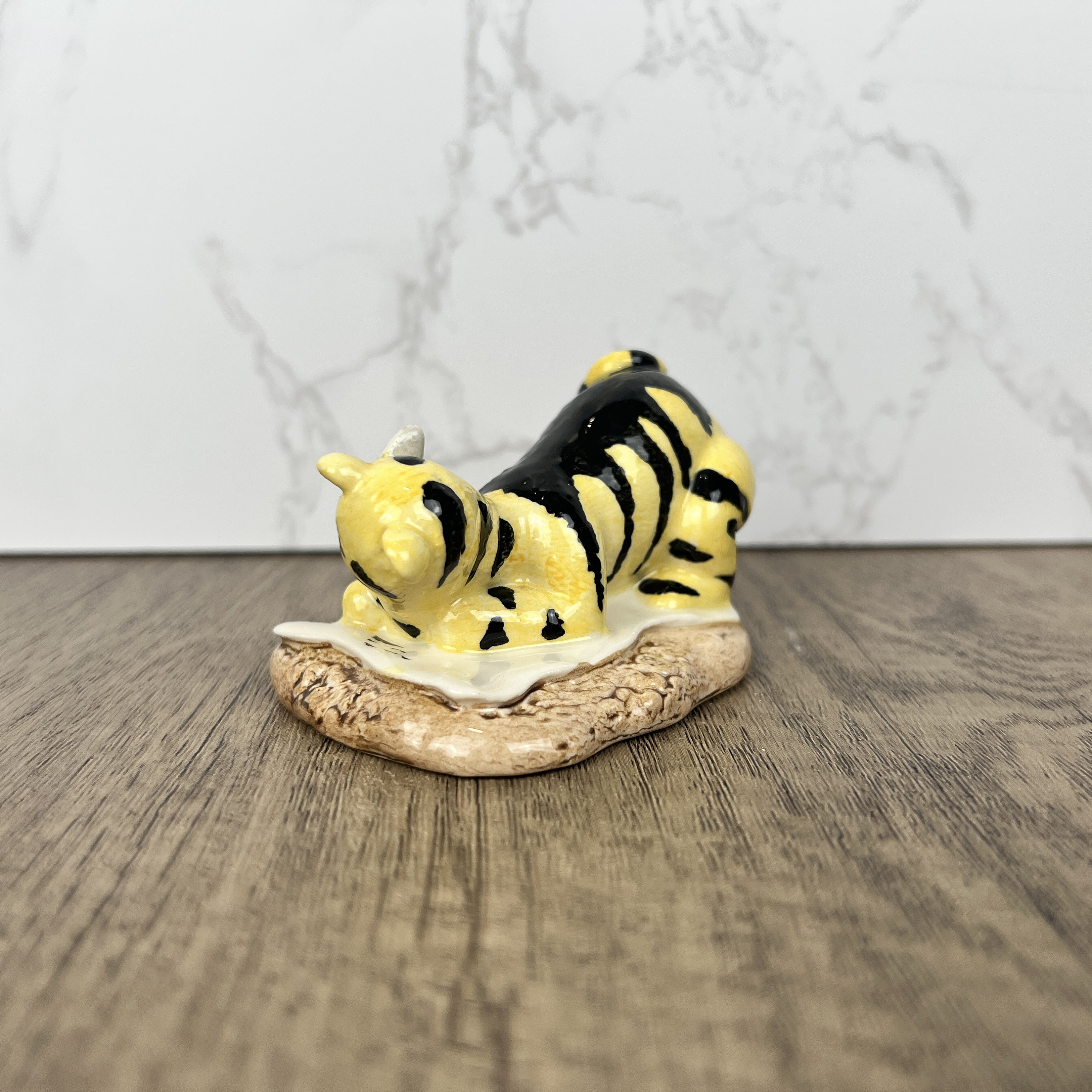 Vintage Porcelain Royal Doulton Tigger Signs the Rissolution Walt ...