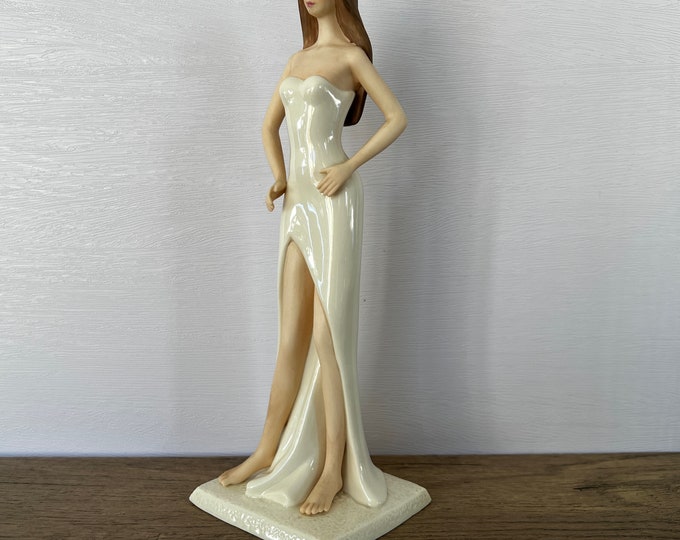 THE LEONARDO COLLECTION Figurine, Beautiful Lady in White Shiny Dress ...