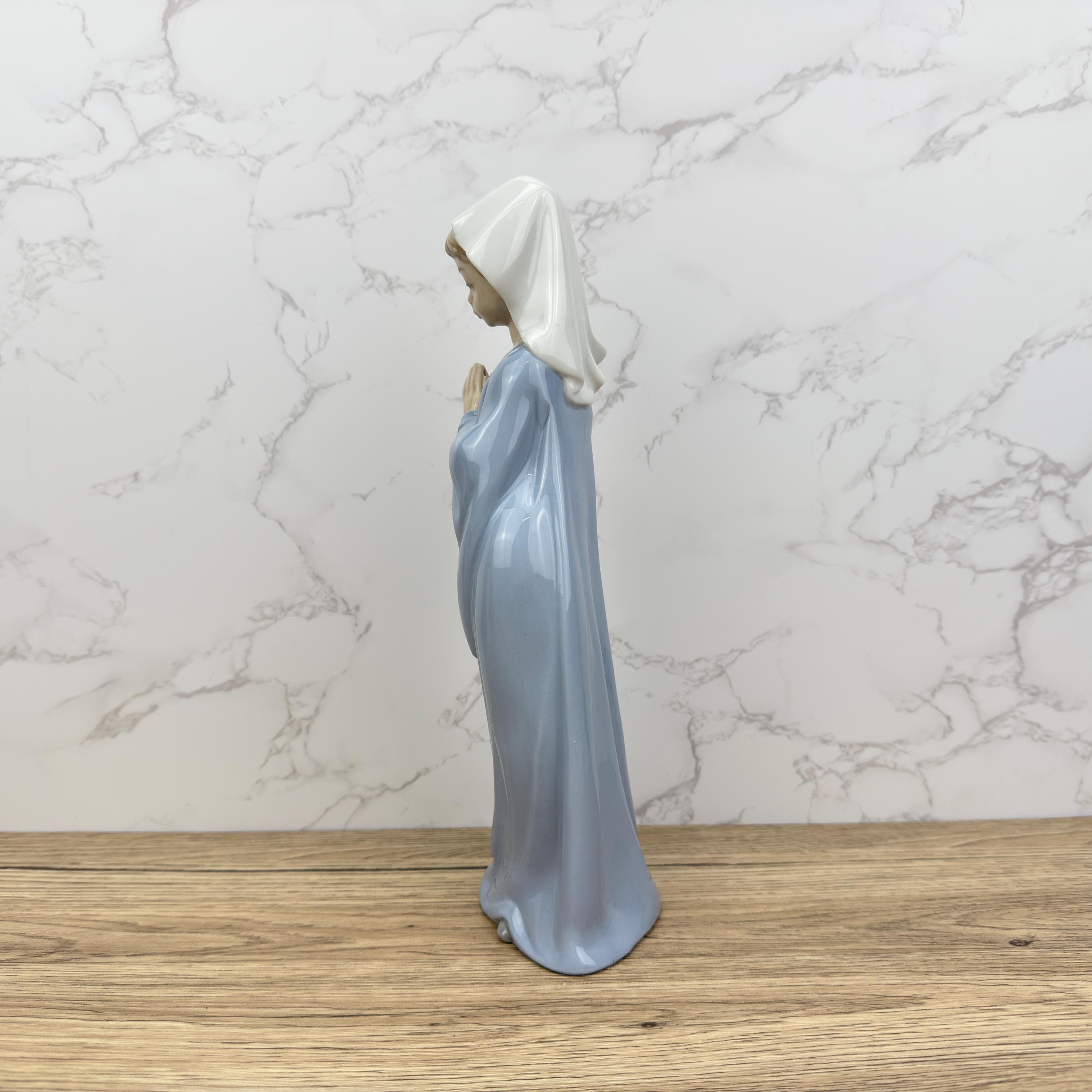 Nao by Lladro Spanish Porcelain Lady Figurine, Nun Praying Figurine ...