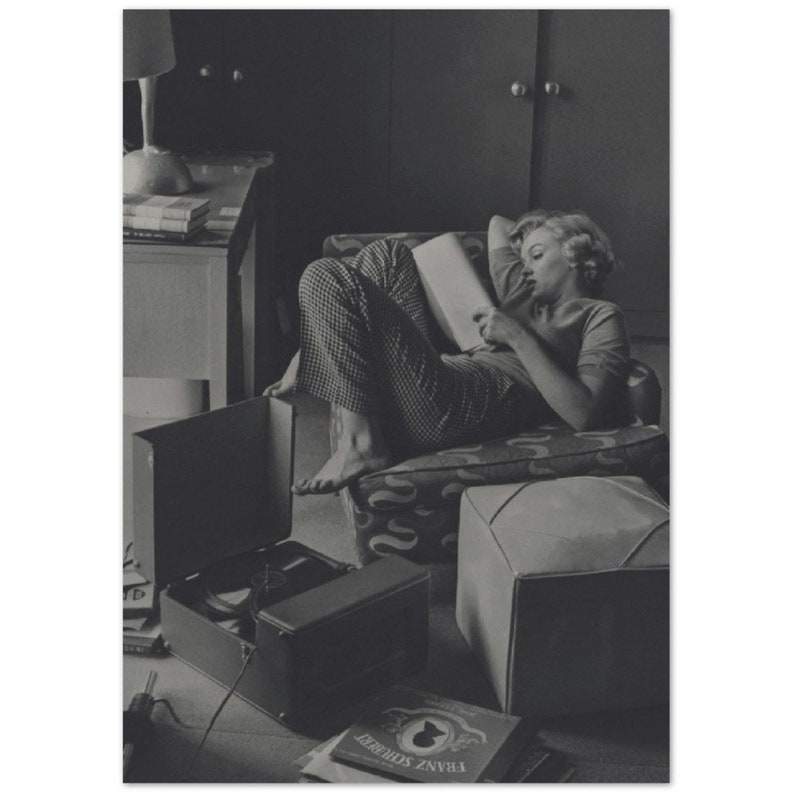 Marilyn Monroe Reading Vintage Photography Iconic Black and - Etsy