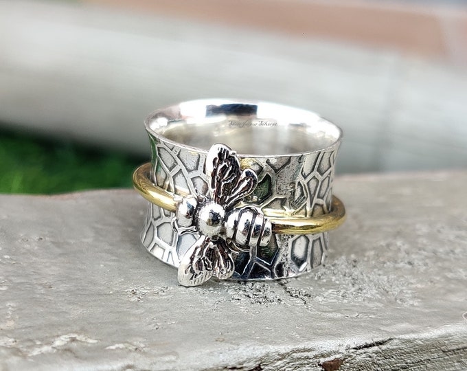 Tiny Bee Signet Ring, Dainty Signet Ring, Minimalist Ring, Gold Bee ...