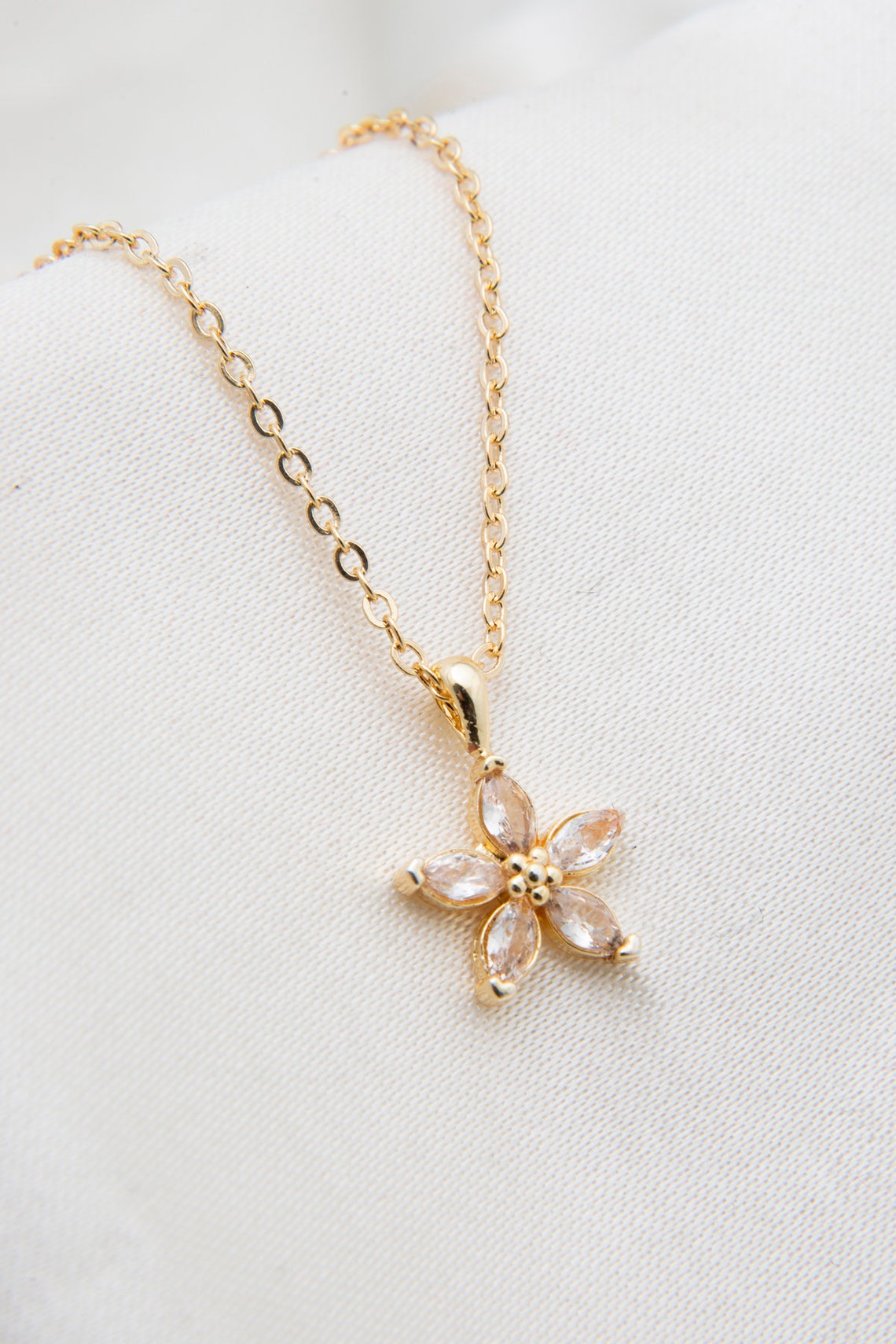 Gold Dainty Flower Necklace, Flower Pendant, Minimalist Floral Necklace ...