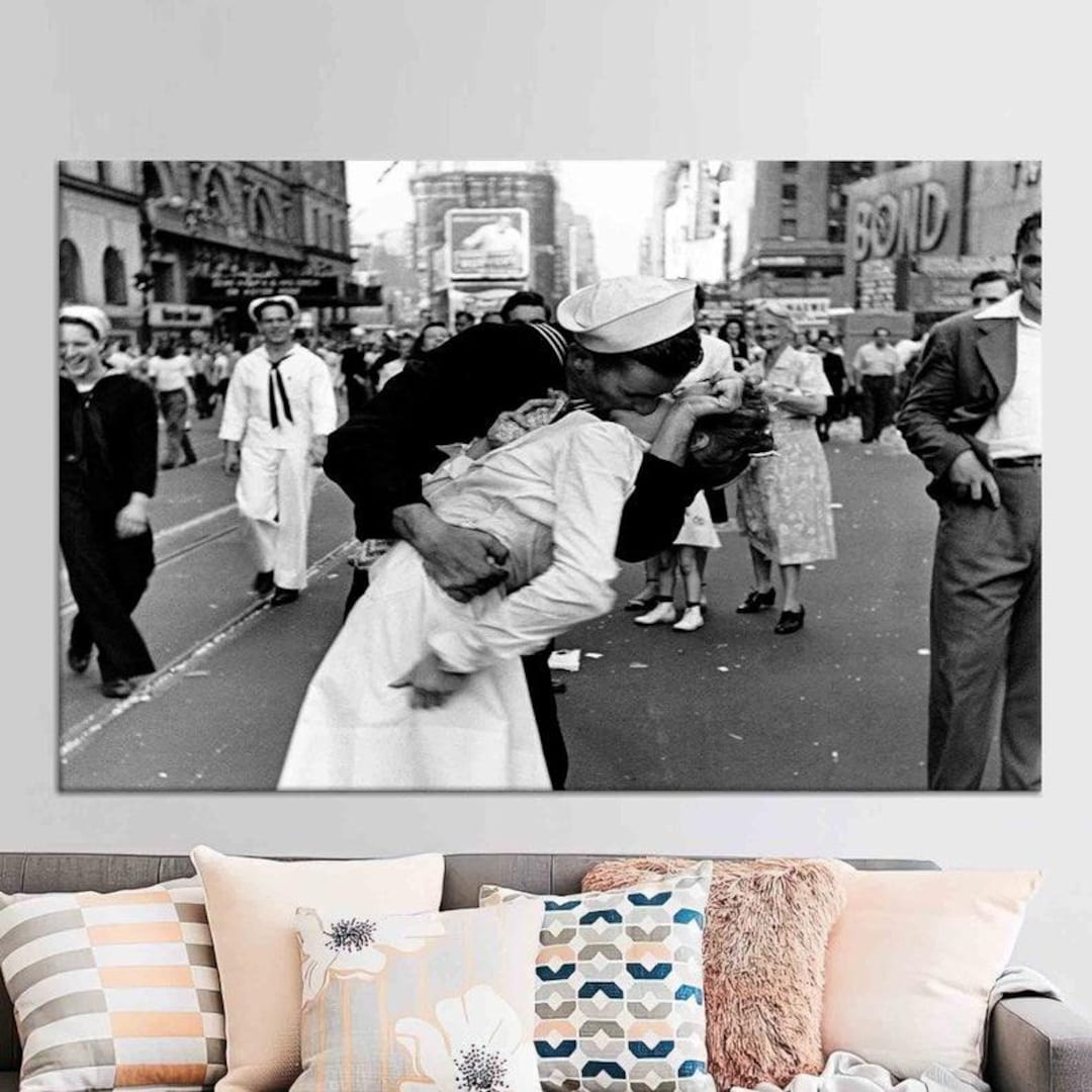 V-J Day in Times Square, V-J Day in Times Square Canvas, Couples ...