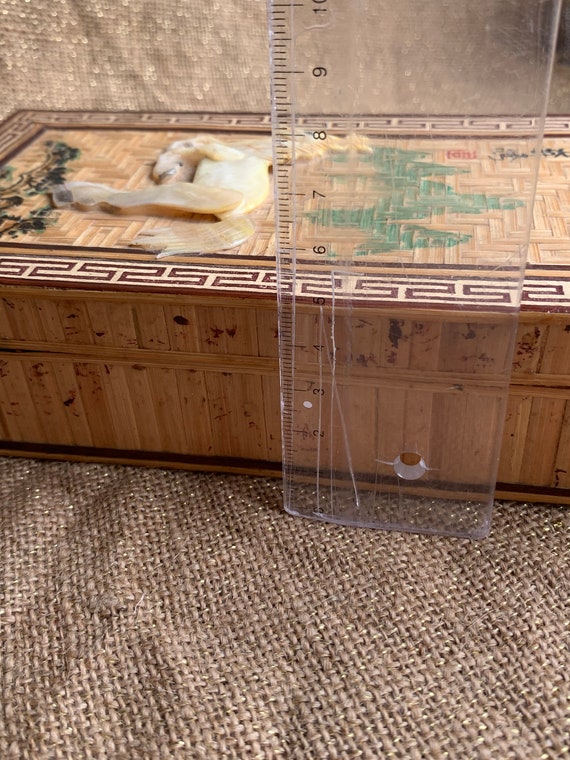 Antique Chinese straw box with mother-of-pearl horse - Gem