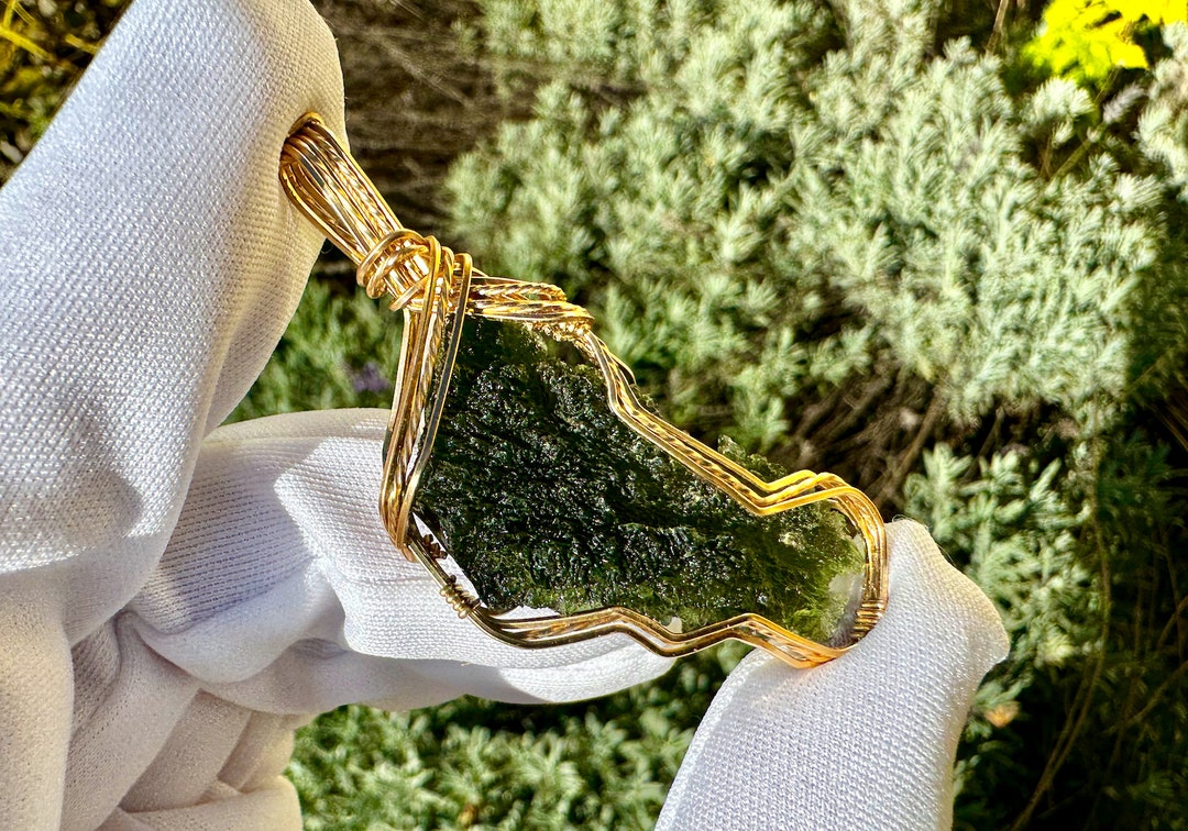 Unique MOLDAVIT - 14 Carat Unique Gold Pendant With 44ct High Quality ...