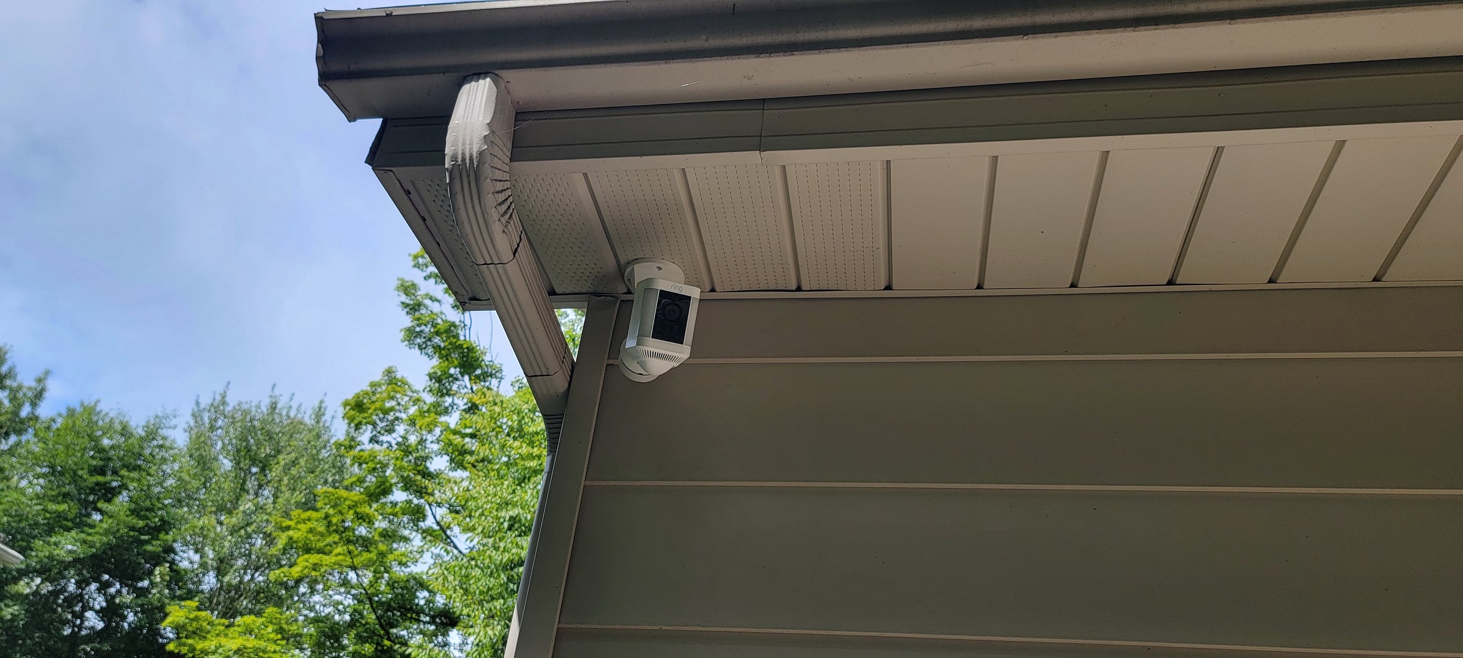 Ring Spotlight Camera Plus Multi-use Mount Ceiling, Wall, Under Eaves ...