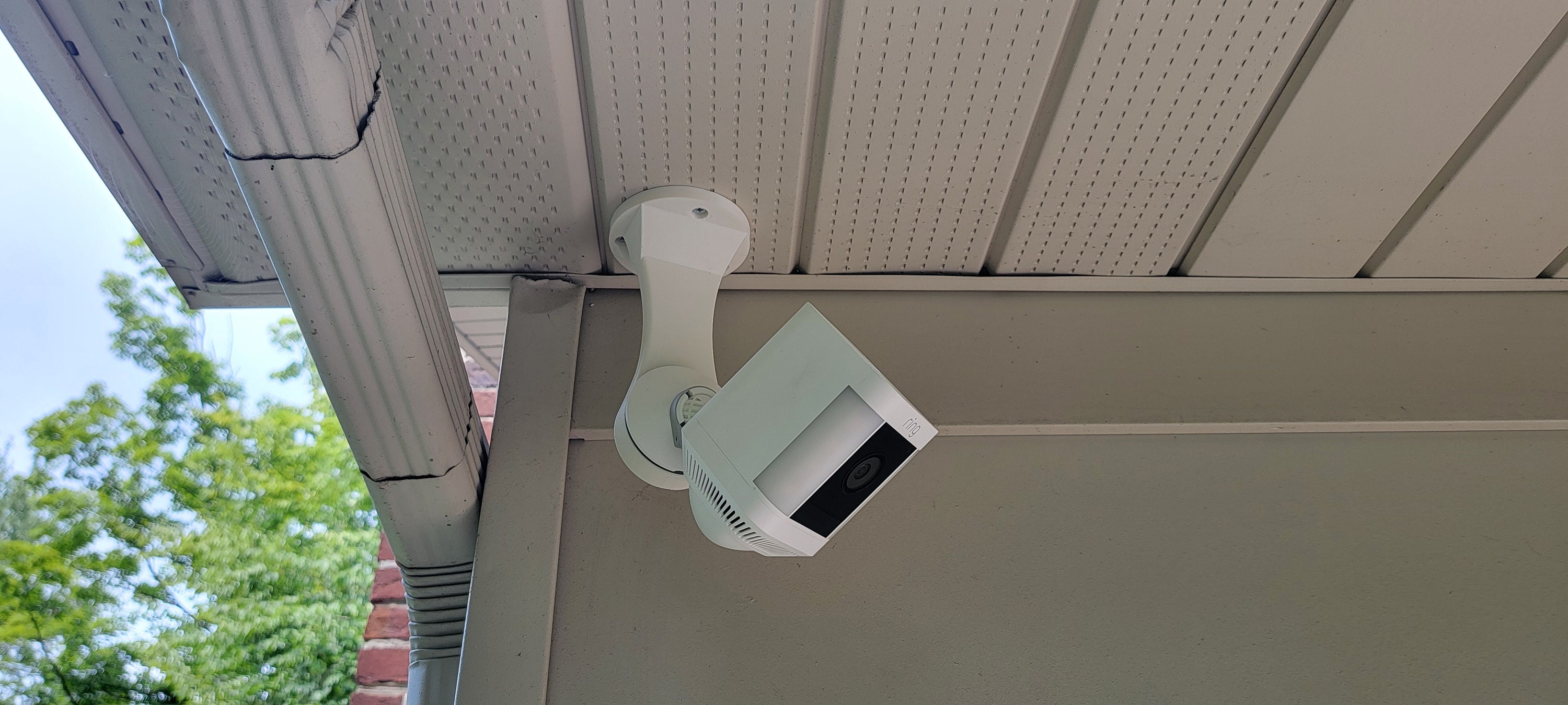 Ring Spotlight Camera Plus Multi-use Mount Ceiling, Wall, Under Eaves ...