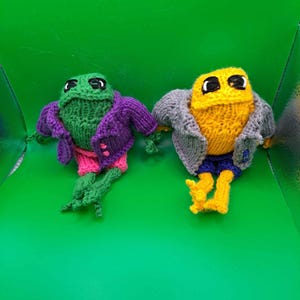 Frog and Toad Handmade Plushie Set - Etsy