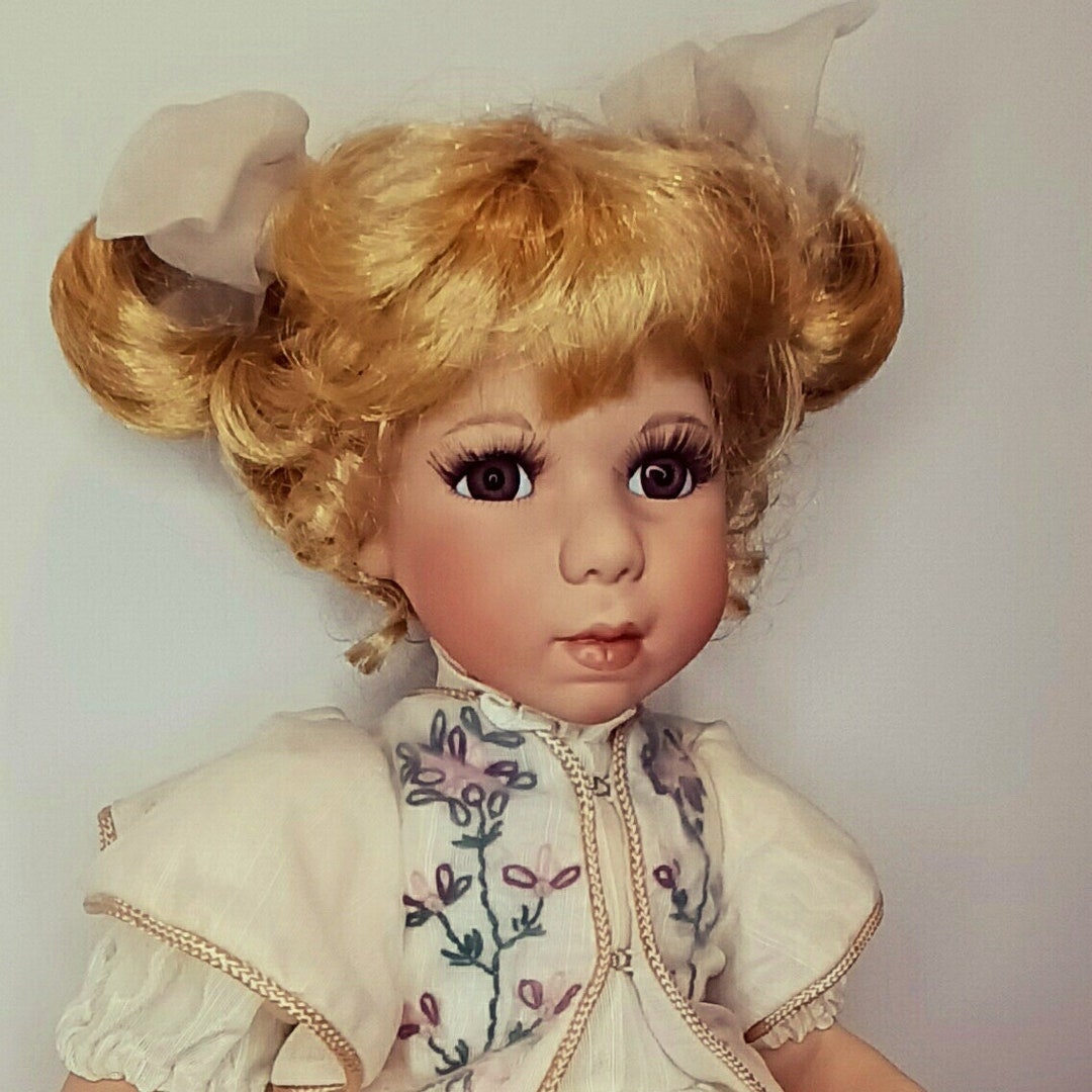 Pia-comedian-dancer-coffee Lover-positive Spirit-haunted Doll - Etsy