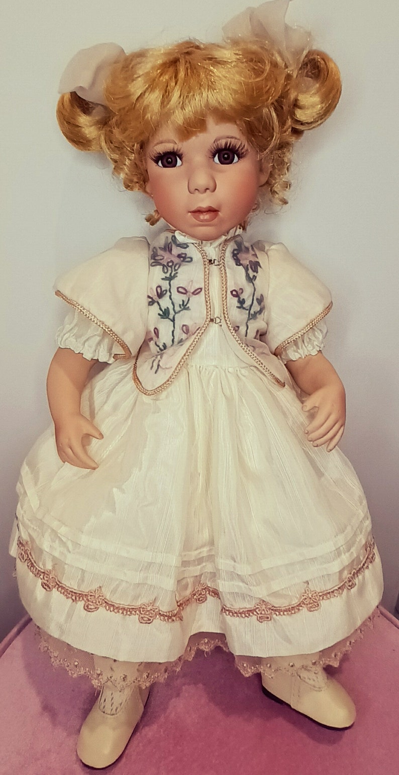 Pia-comedian-dancer-coffee Lover-positive Spirit-haunted Doll - Etsy