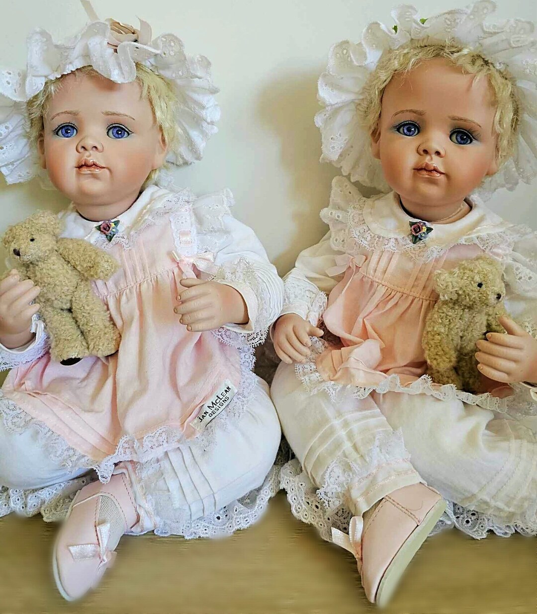 Abbie & Bianca-identical Twins-fanily-love-disney-haunted Dolls ...