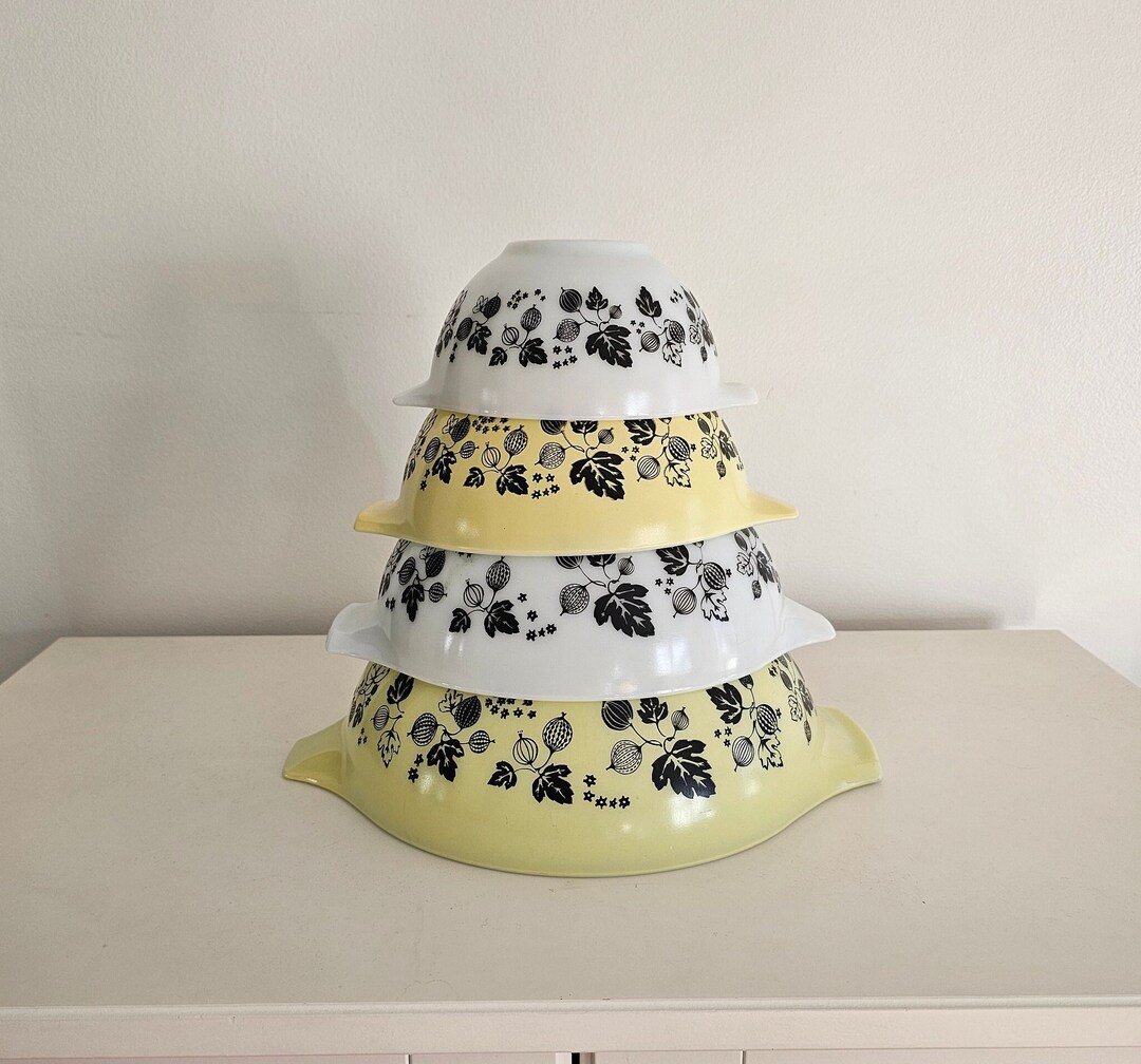 Pyrex 4 Pc Gooseberry Cinderella Mixing Bowl Set Yellow White Black ...