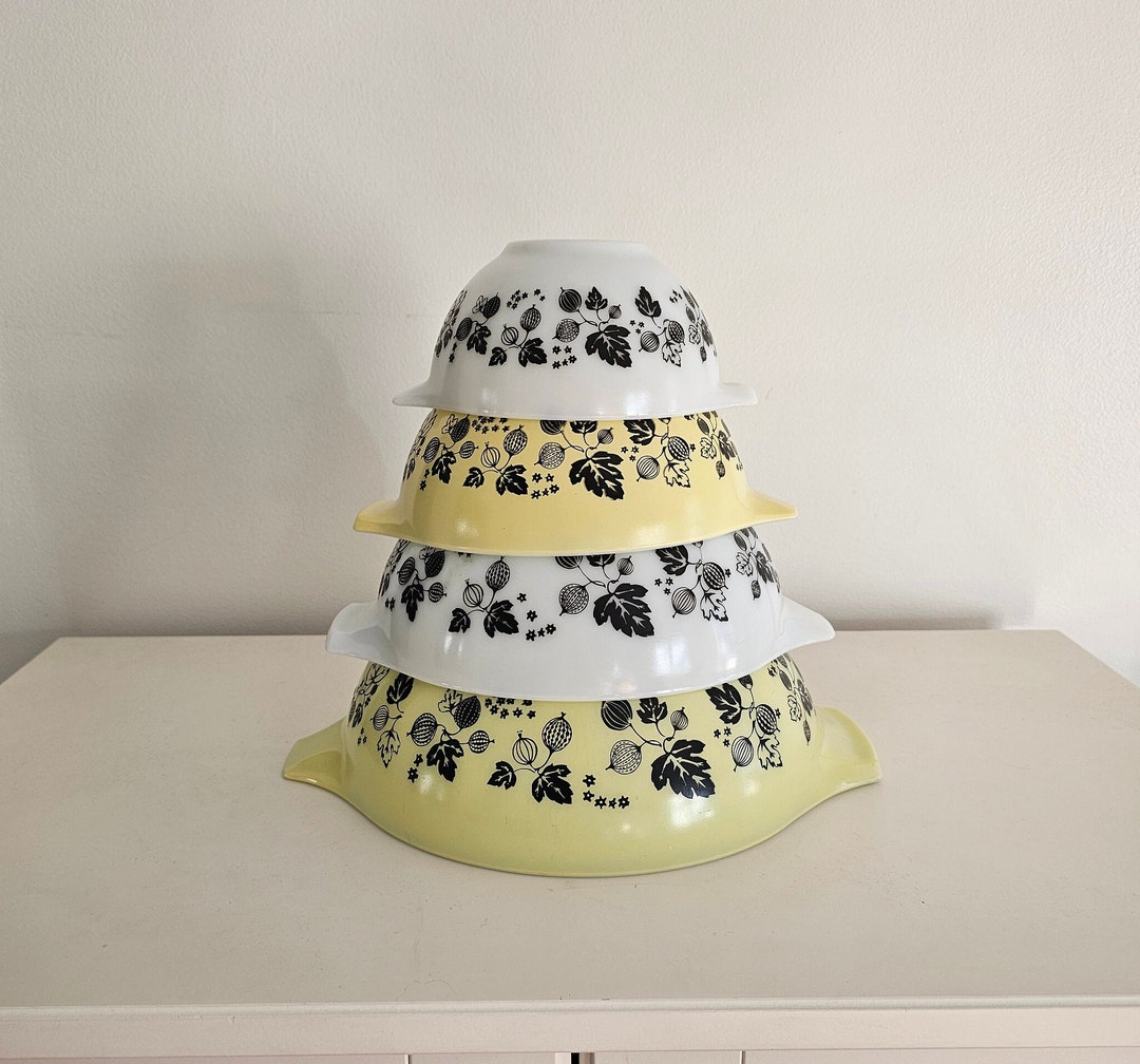 Pyrex 4 Pc Gooseberry Cinderella Mixing Bowl Set Yellow White Black ...