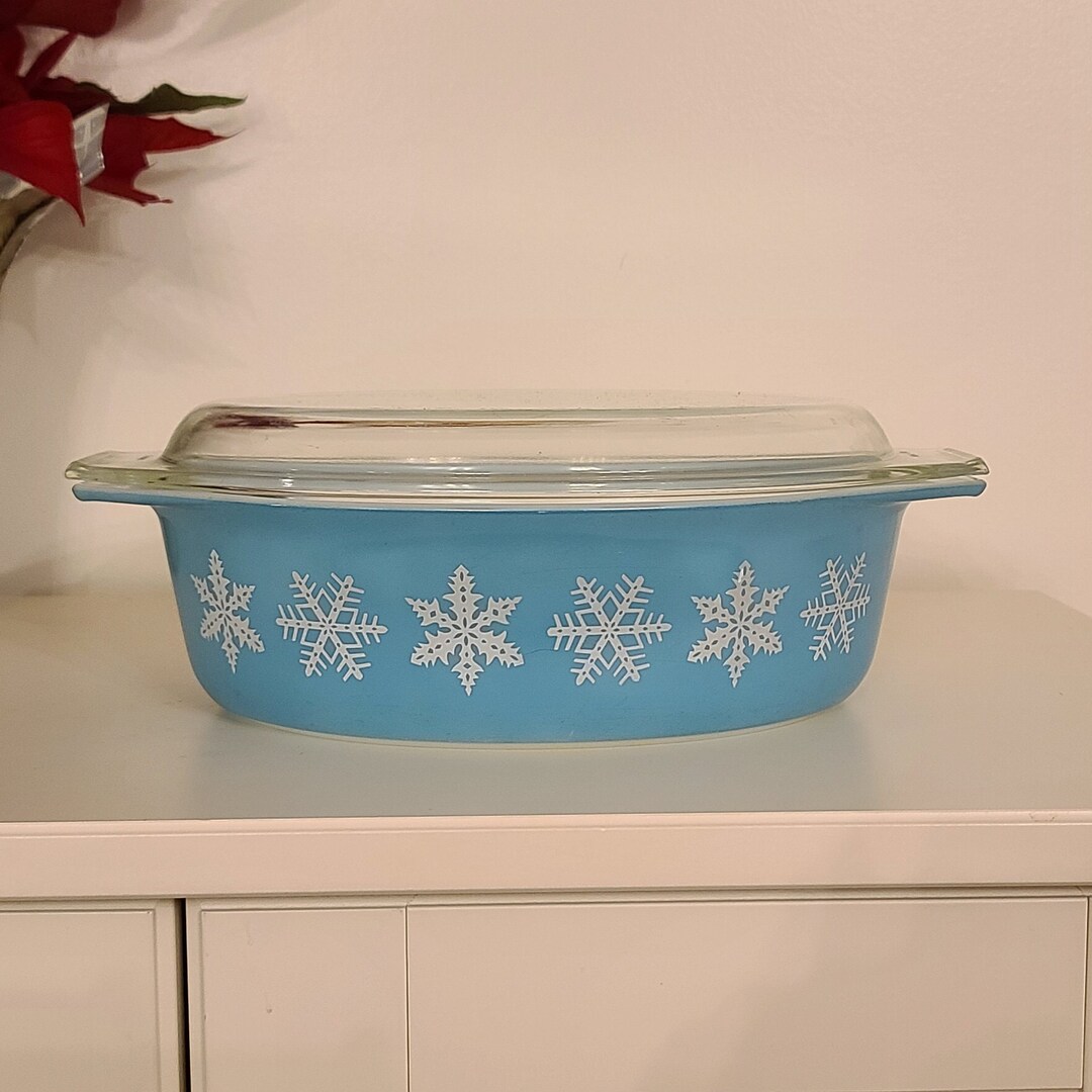 Vintage Pyrex 2.5 Qt Oval Cassetole Dish Turquoise White Snowflake ...