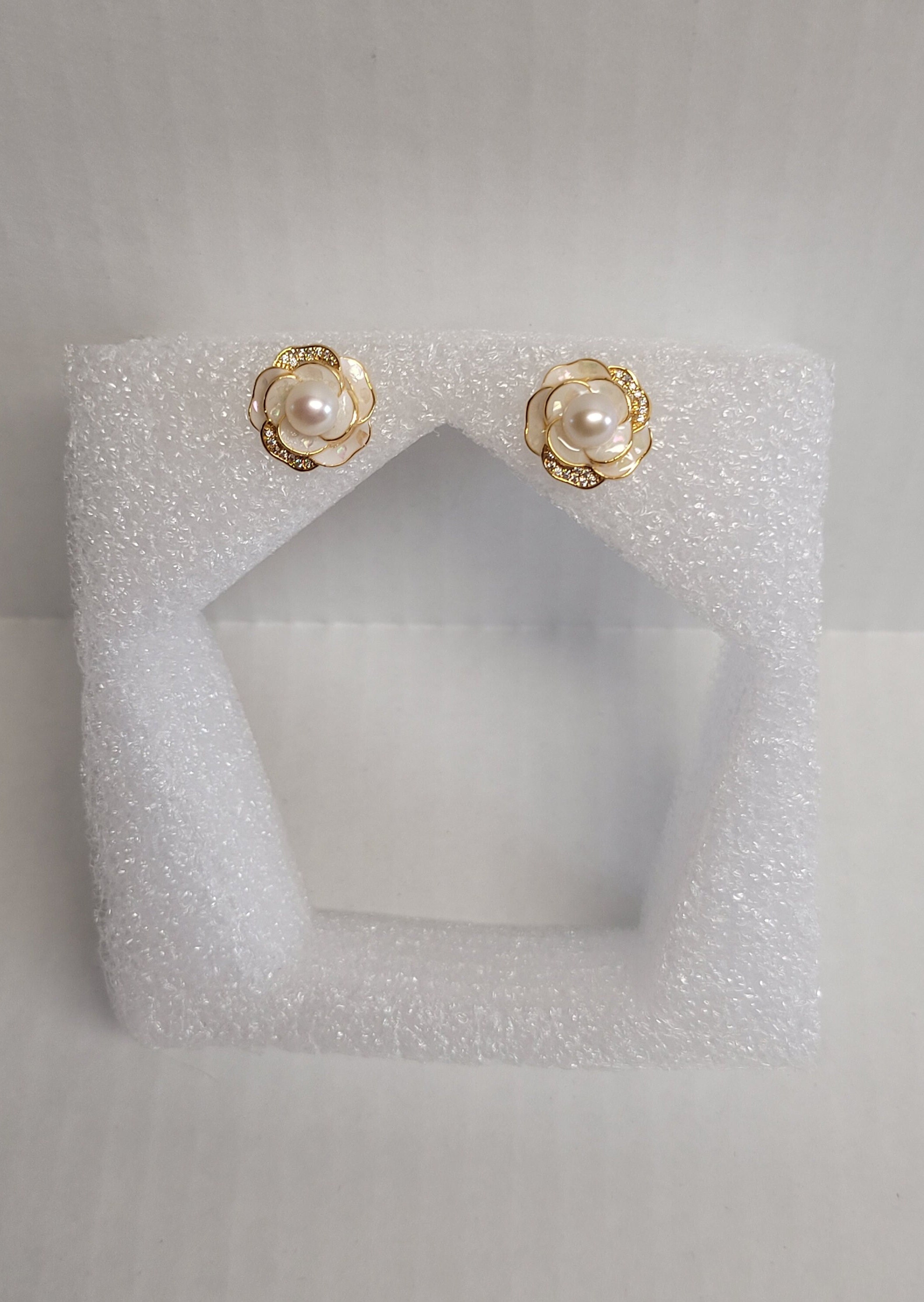 Freshwater Pearl in White Flower Earrings - Etsy
