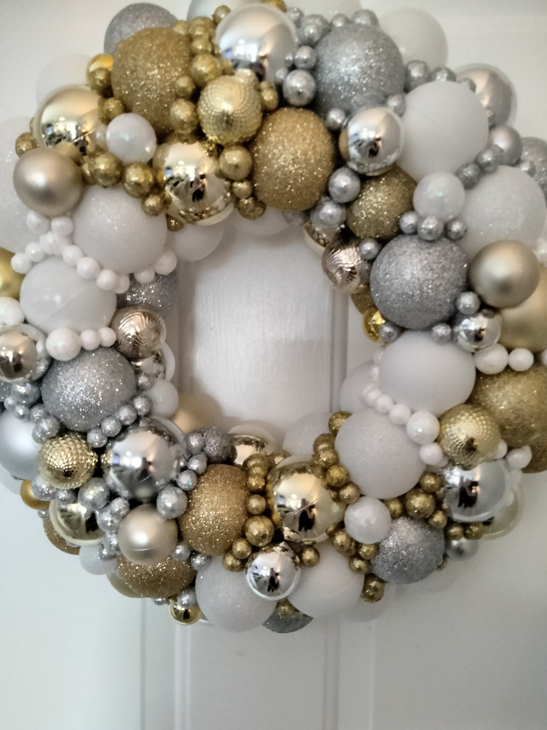 Gold, Silver and White Ball Christmas Wreath, Elegant Christmas Wreath ...