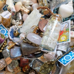 Crow Crystal Treasure Confetti Mystery Scoop Witches Brew Magpie Hoard ...