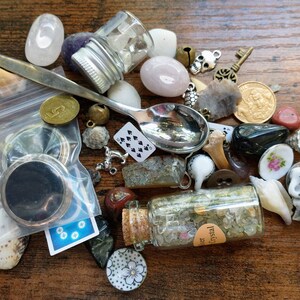Crow Crystal Treasure Confetti Mystery Scoop Witches Brew Magpie Hoard ...