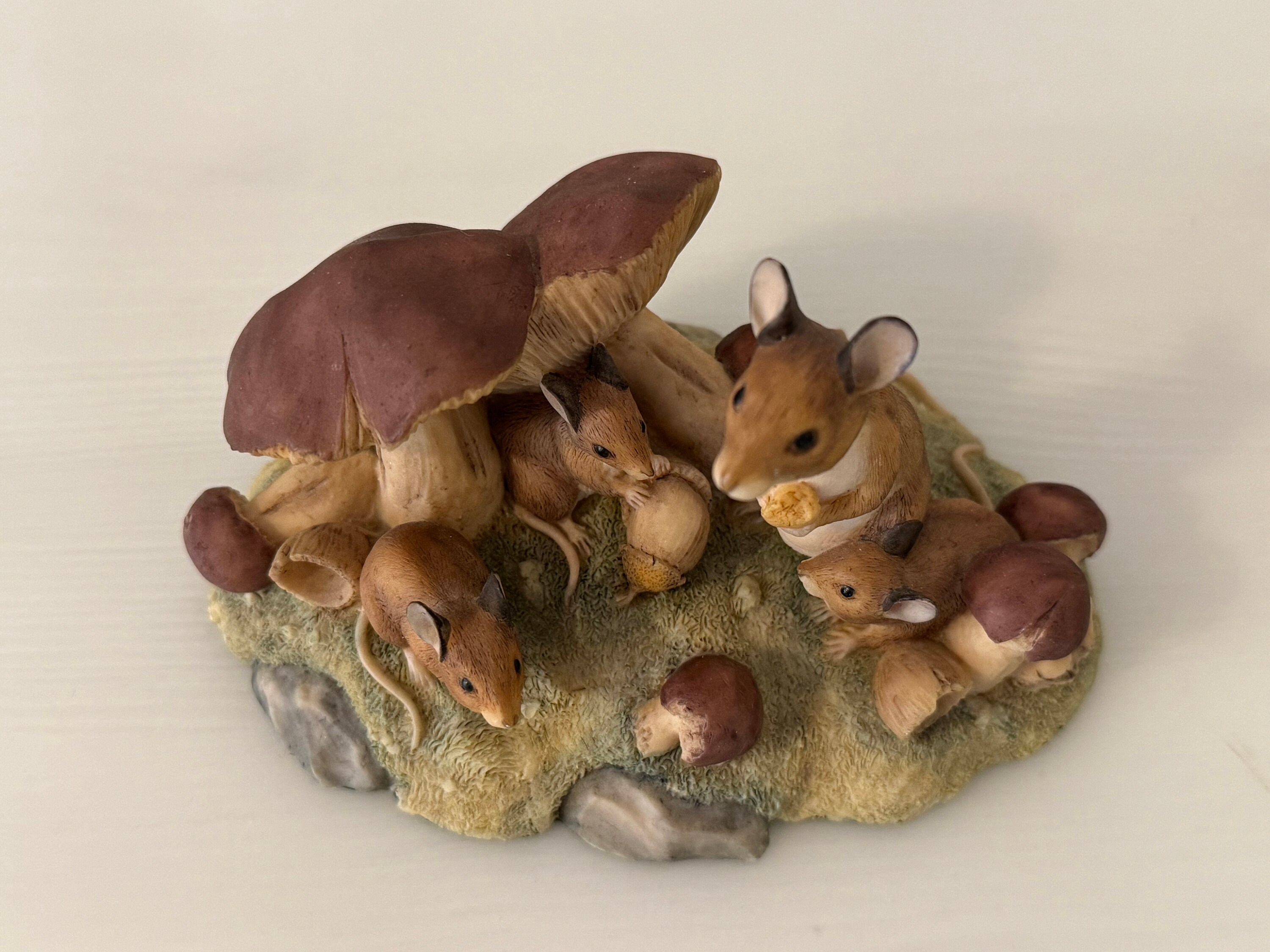 Vintage Border Fine Arts Field Mice the Chiltern Collection Mushroom ...