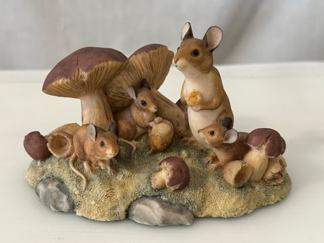 Vintage Border Fine Arts Field Mice the Chiltern Collection Mushroom ...