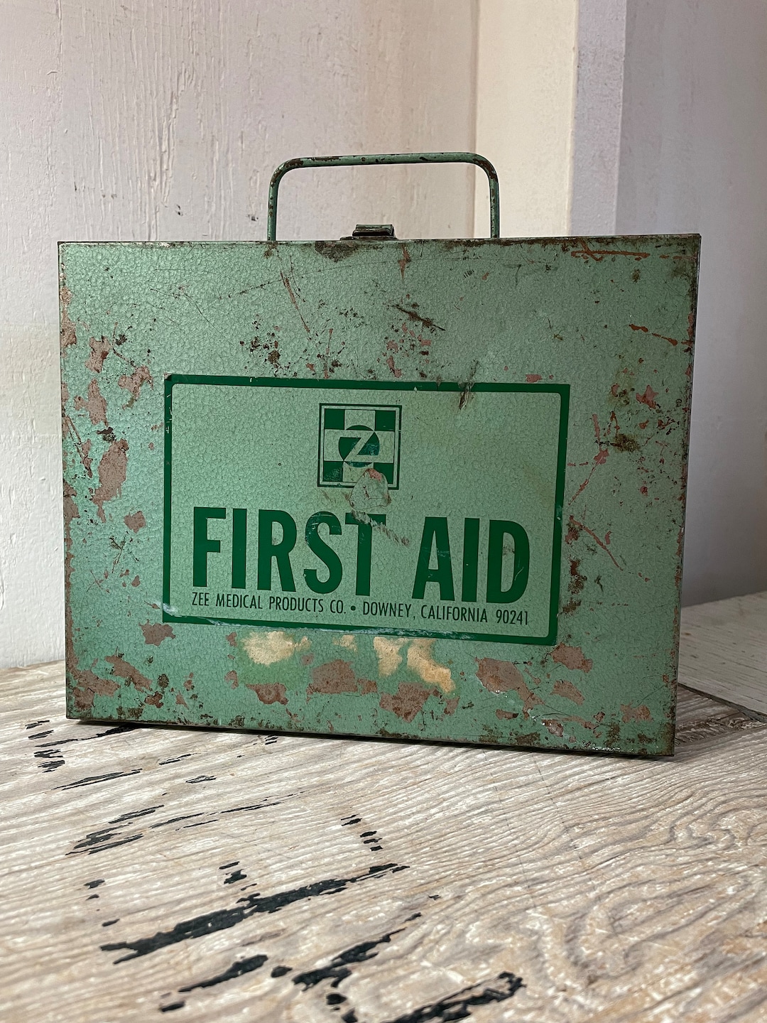 Vintage Metal First Aid Box Rustic Weathered Green Box First Aid ...