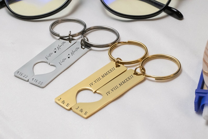 Custom Engraved Heart Couple Keychain Set Wedding Date - Etsy