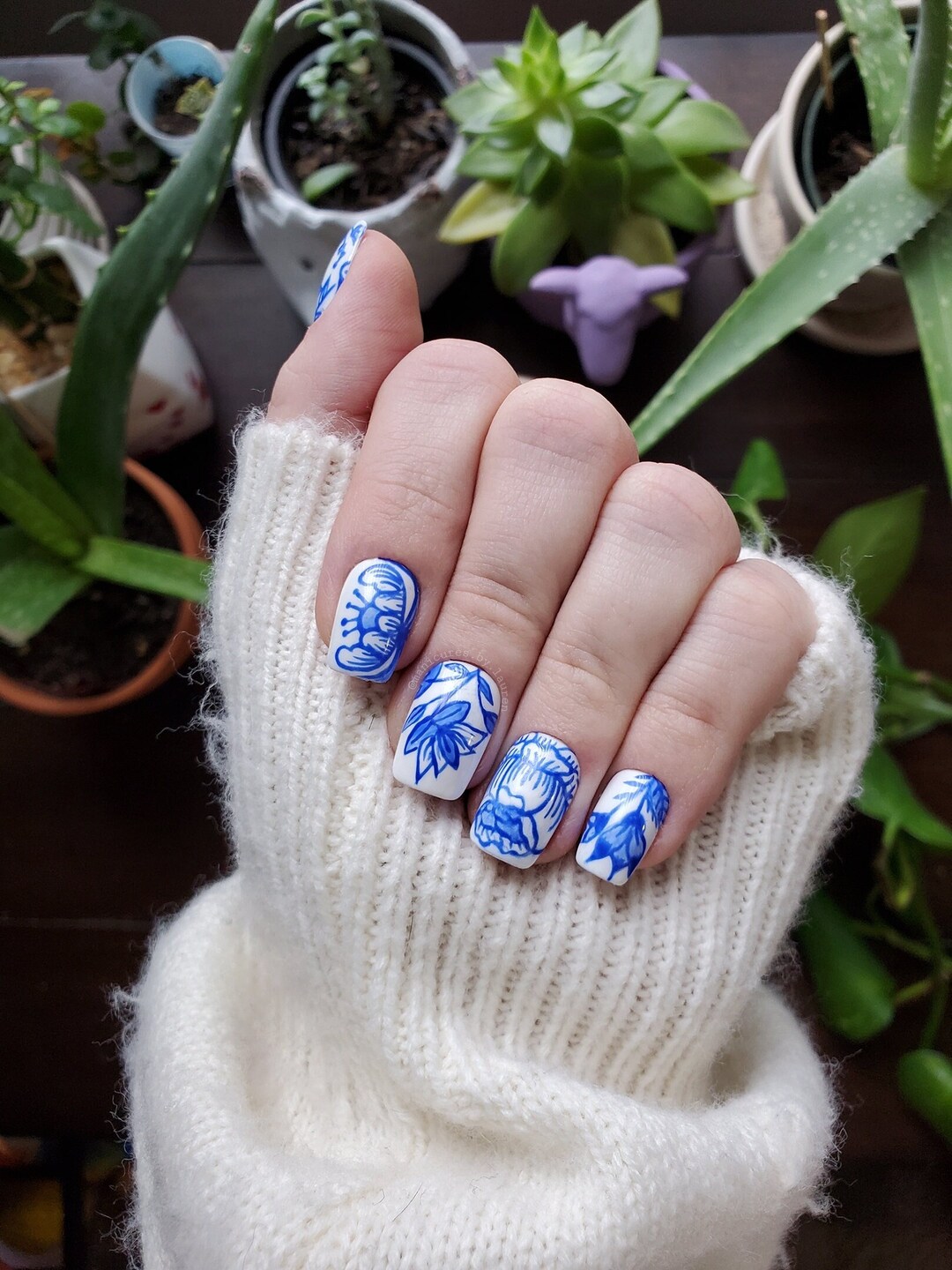 Porcelain Chinoiserie Floral Press on Nail Set - Etsy