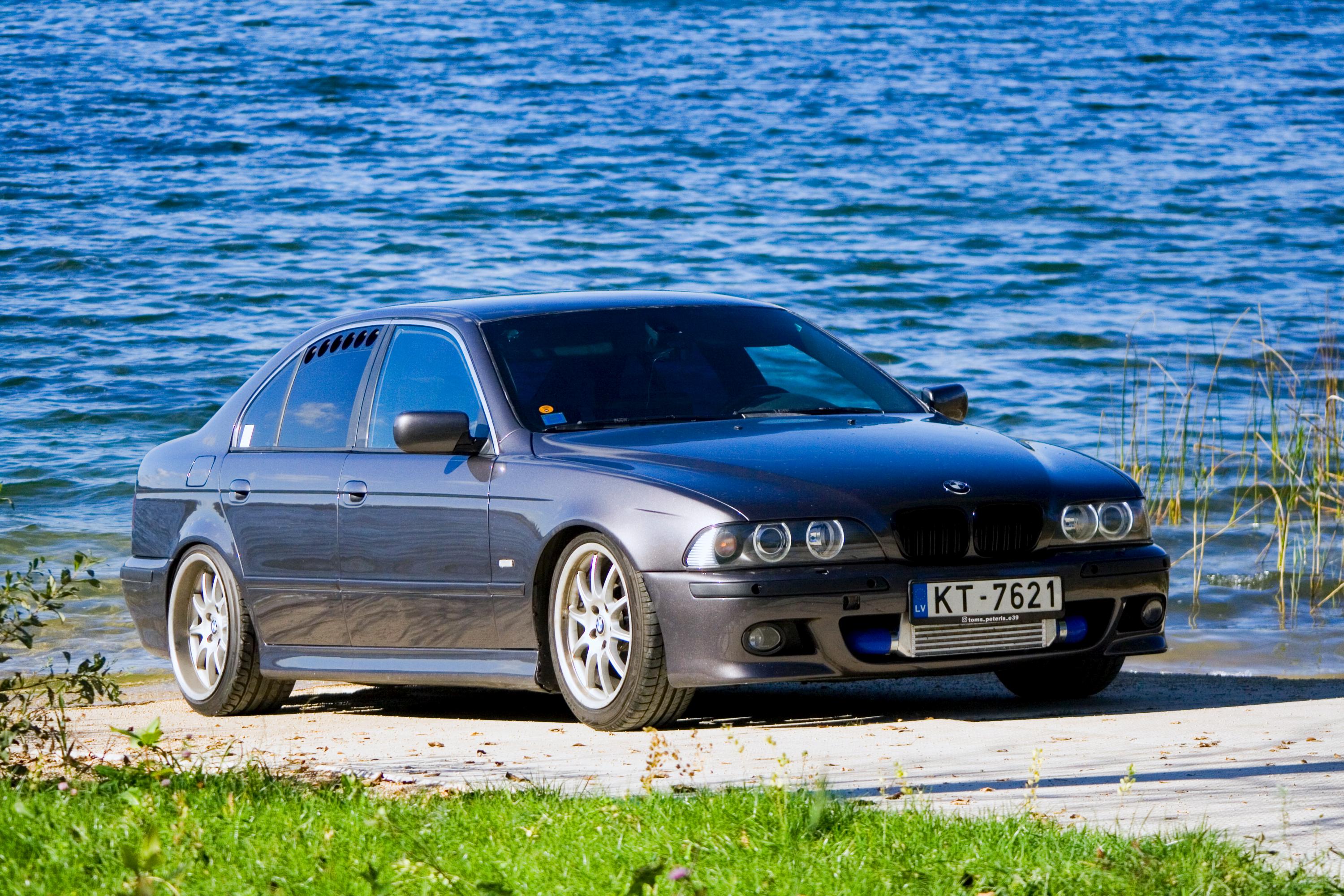 BMW E39 Sedan Rear Window Vents for Drift Smoke Ventilation and Dog ...