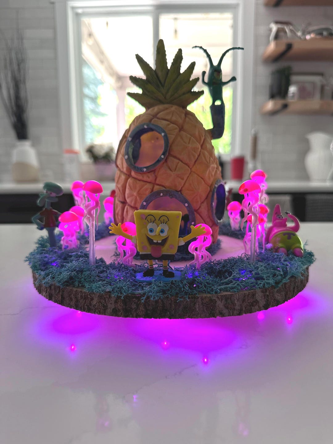 Who Lives in a Pineapple Under the Sea? Spongebob Squarepants Jellyfish ...